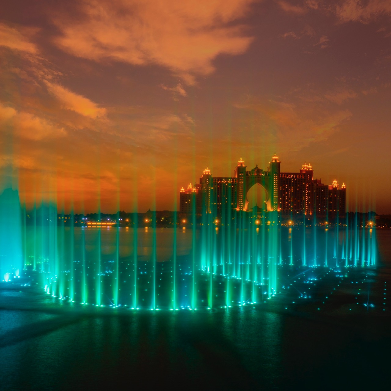 Palm Jumeirah: World’s Largest Fountain Turns Green For St. Patrick’s ...
