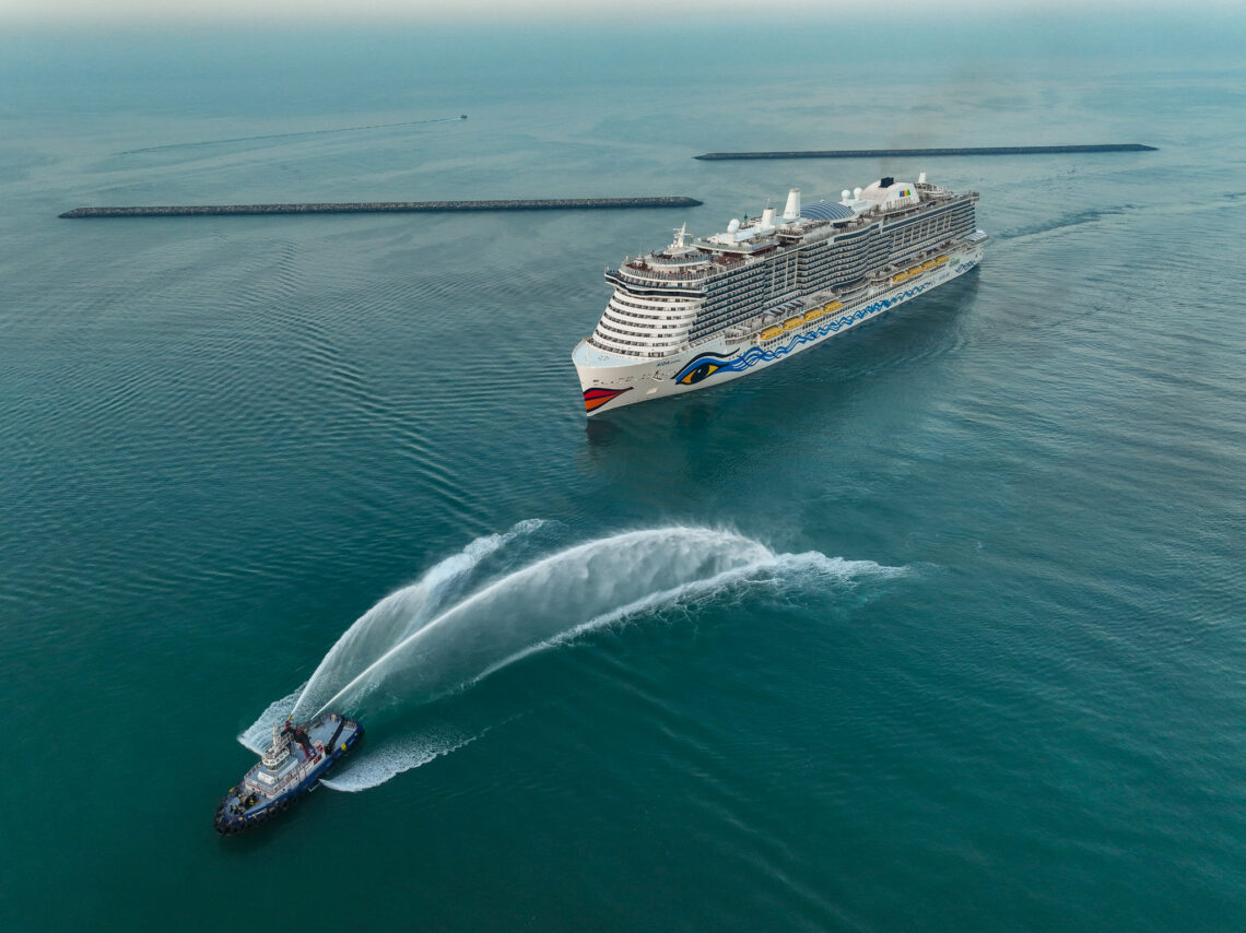 Dubai Harbour Welcomes First Passengers For The 2022/23 Cruise Season ...